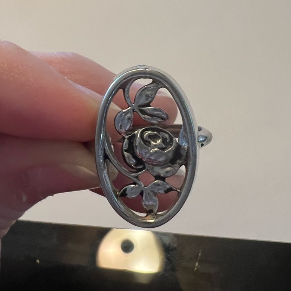 Avon | Jewelry | 97s Avon Vintage Elegant Flower Ring | Poshmark